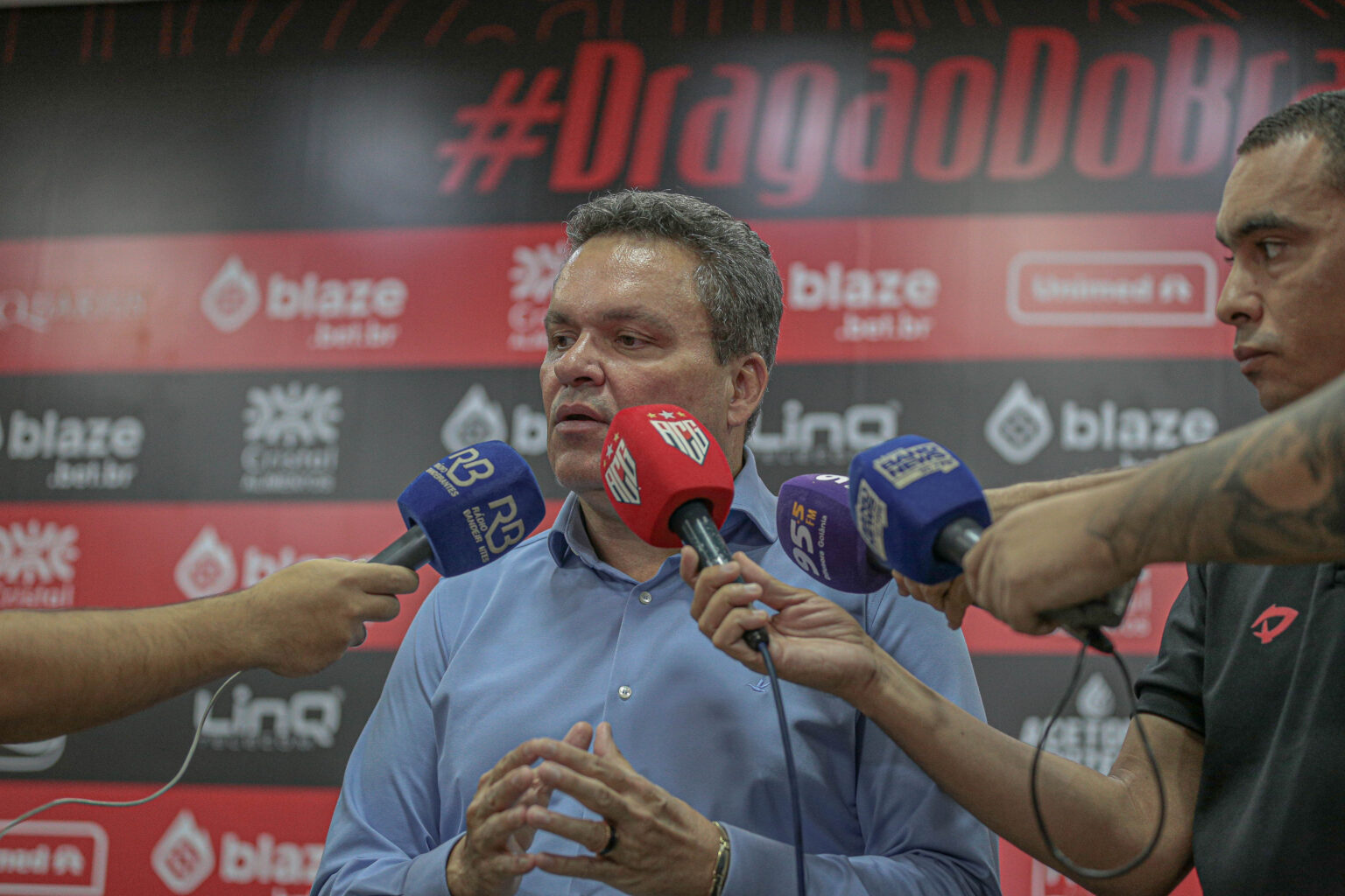 Adson Batista sobe o tom no Atlético-GO e promete mexidas importantes ...